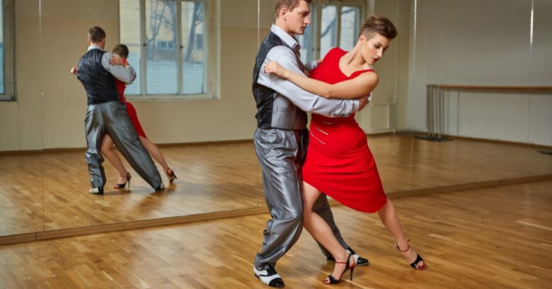 What To Bring To Your First Tango Dance Lesson - 2024 Guide - The Frisky