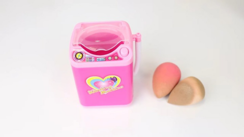 How to Clean Your Makeup Sponge: 10 Easy Methods