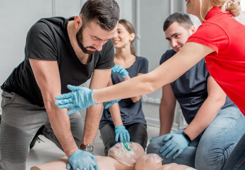 6 Uncommon First Aid Situations - The Frisky