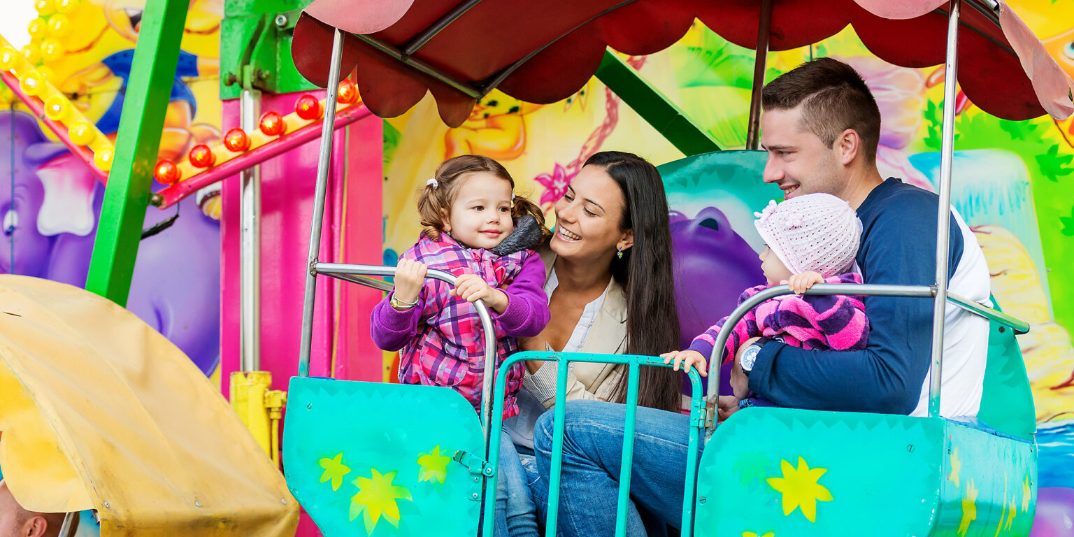 Essentials for a Fun-filled Family Day at the Theme Park - The Frisky